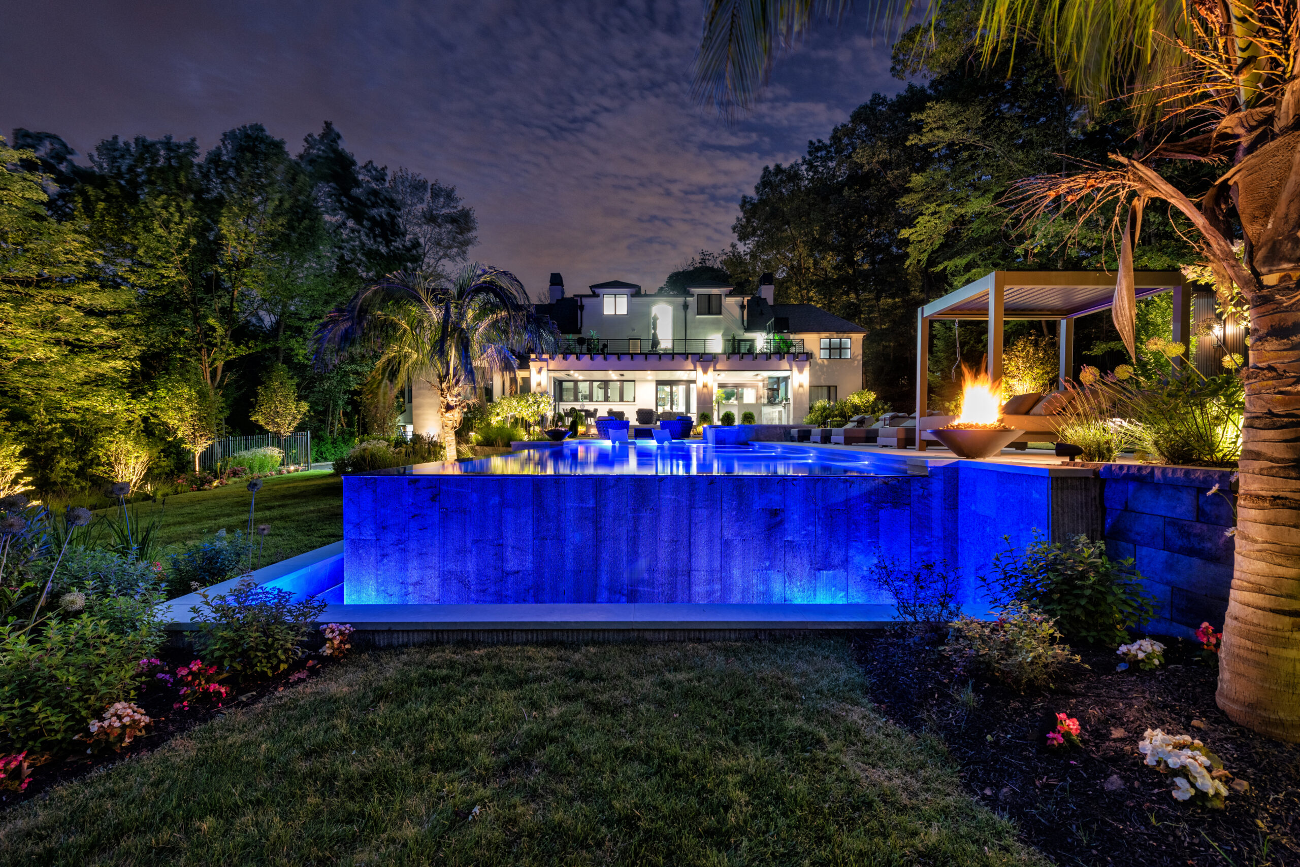 SJ POOLS AND LANDSCAPING LLC - Luxury Pools + Outdoor Living